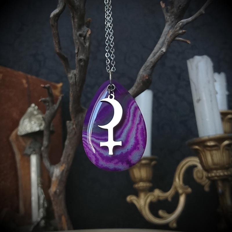 Collier pendentif Lilith acier sur goutte en agate violette, gothique ...
