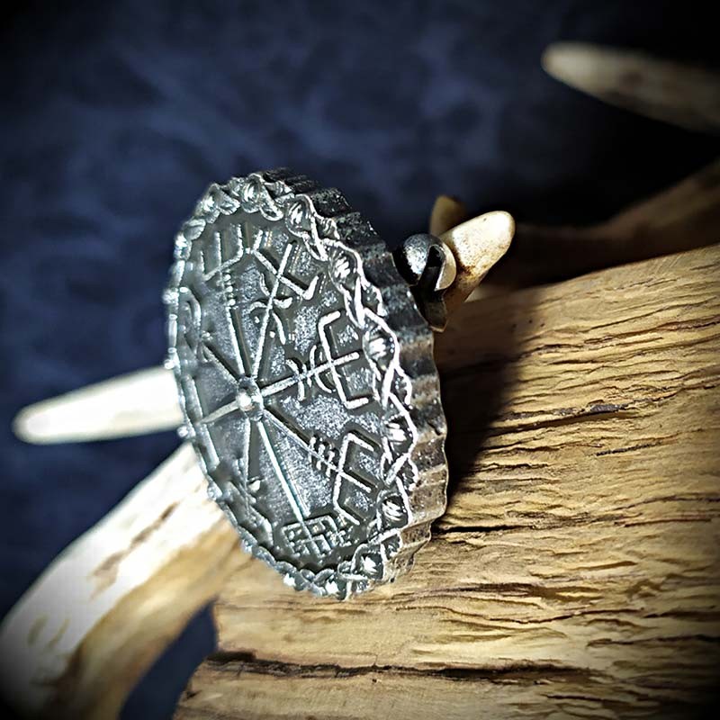 Broche viking Vegvisir 3,4 cm couleur argent vieilli, rune viking
