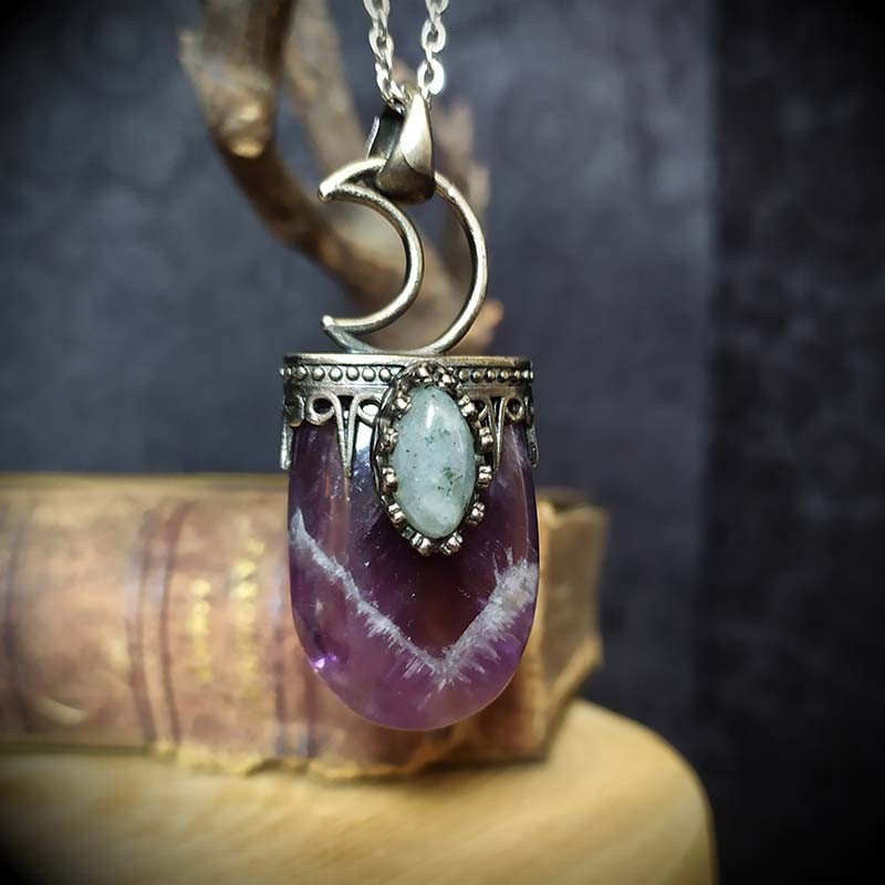 Collier pierre violette en amethyste demi ovale, lune et médaillon en ...