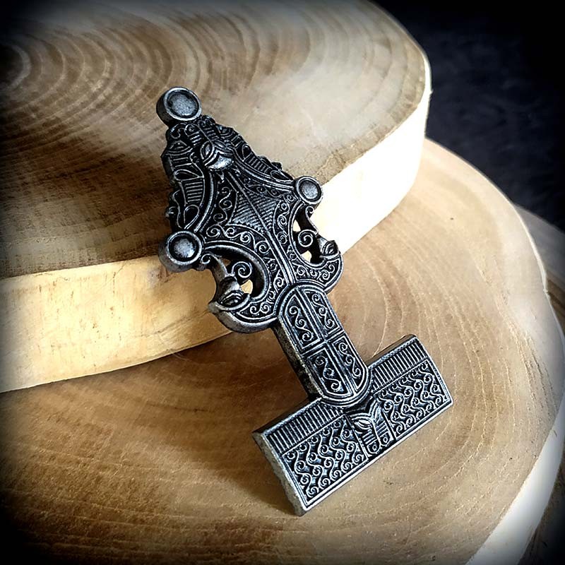 Broche stèle viking 7 cm couleur noire