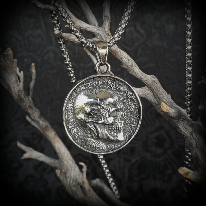 Collier médaillon Vegvisir en acier